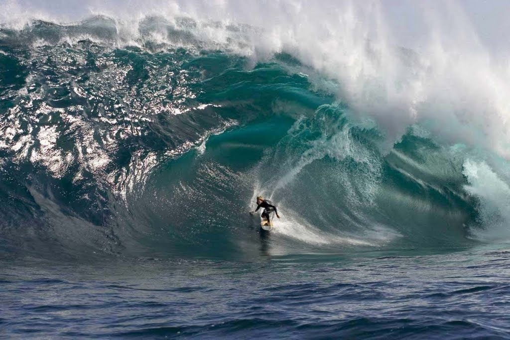 18 huge wave surfing pictures ~ Cool Things Collection | Collthings.co.uk