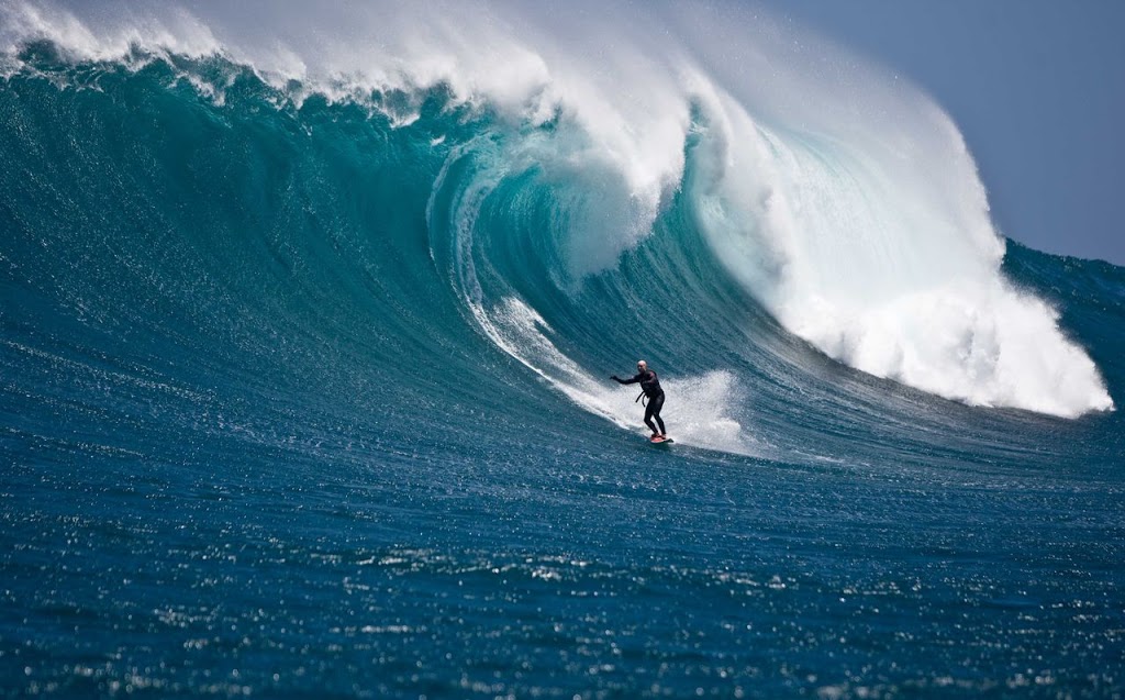18 huge wave surfing pictures | Cool Things Collection | Collthings.co.uk