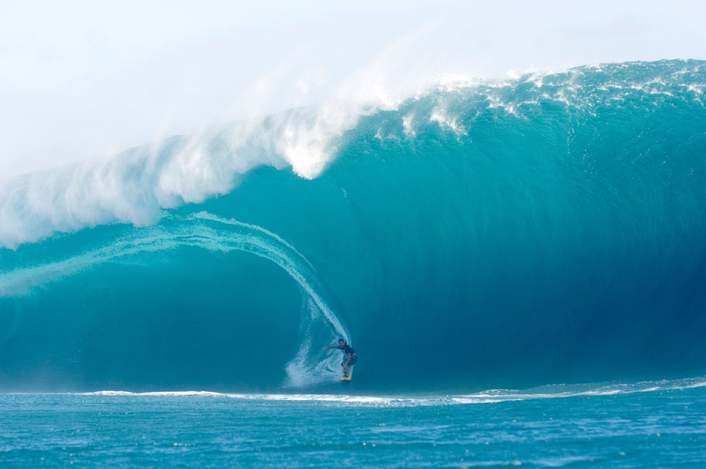 18 huge wave surfing pictures ~ Cool Things Collection | Collthings.co.uk